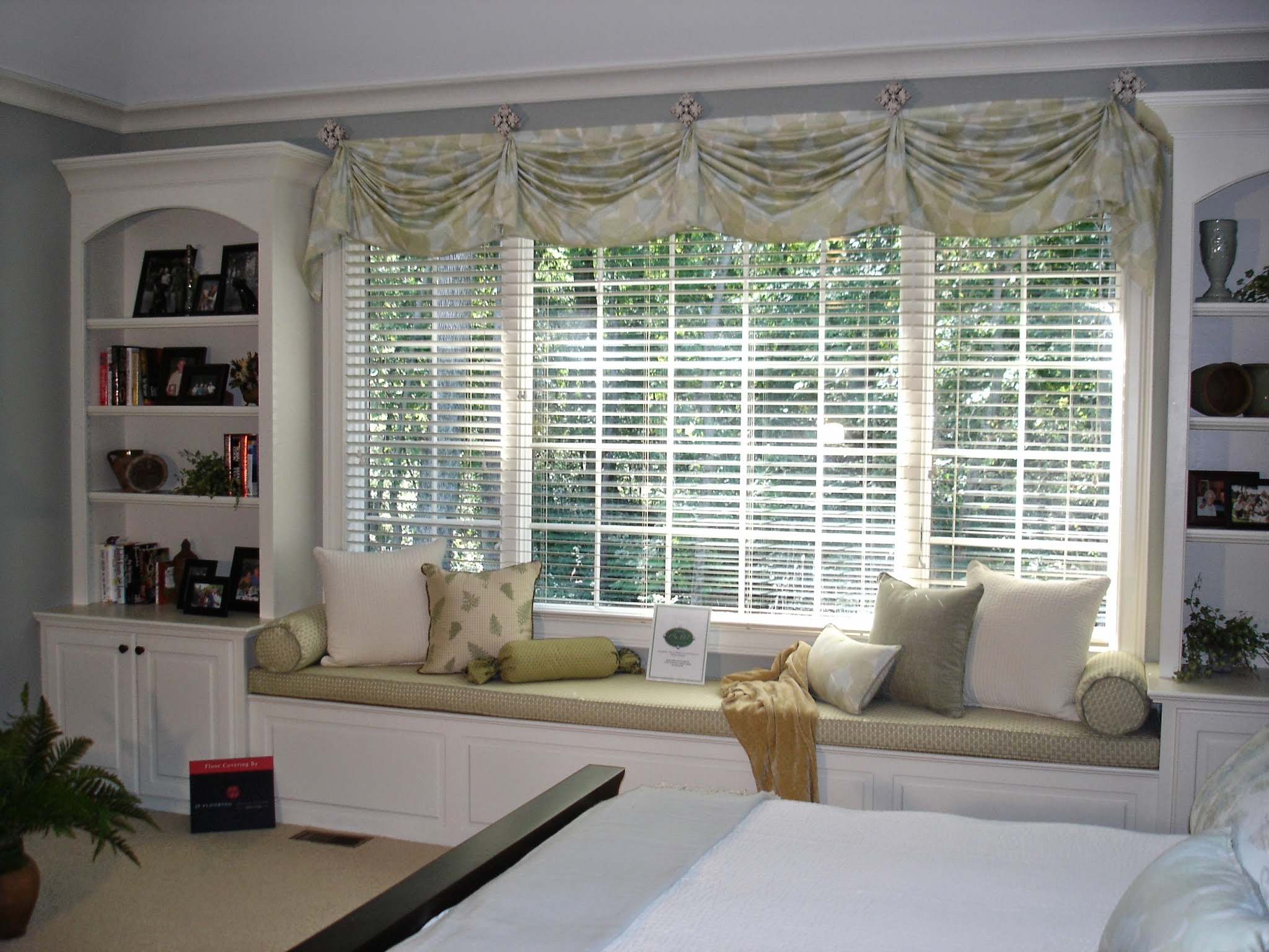 Features - Built-In Bench Seats - C&W Custom Woodworking