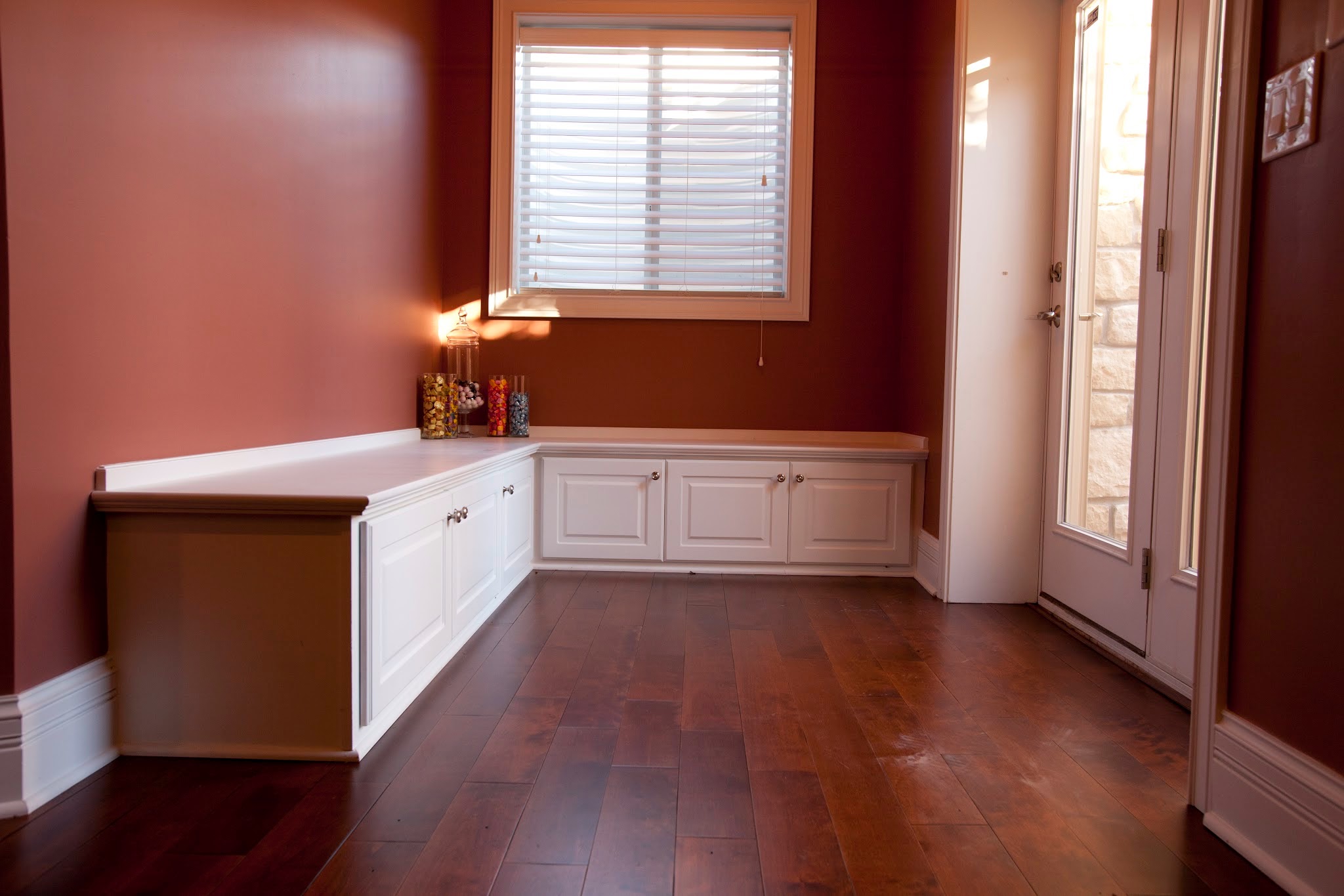 Features - Built-In Bench Seats - C&W Custom Woodworking