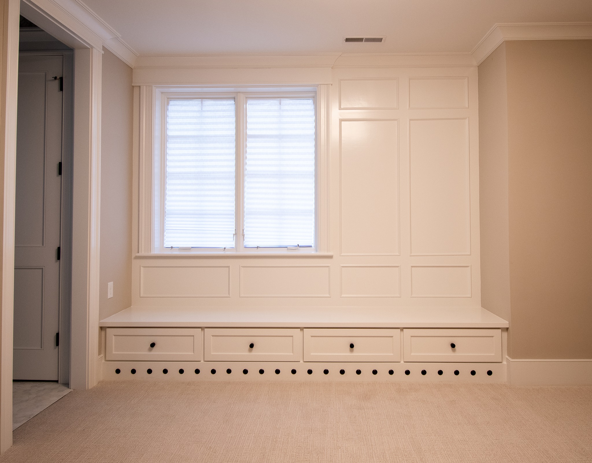 Features - Built-In Bench Seats - C&W Custom Woodworking